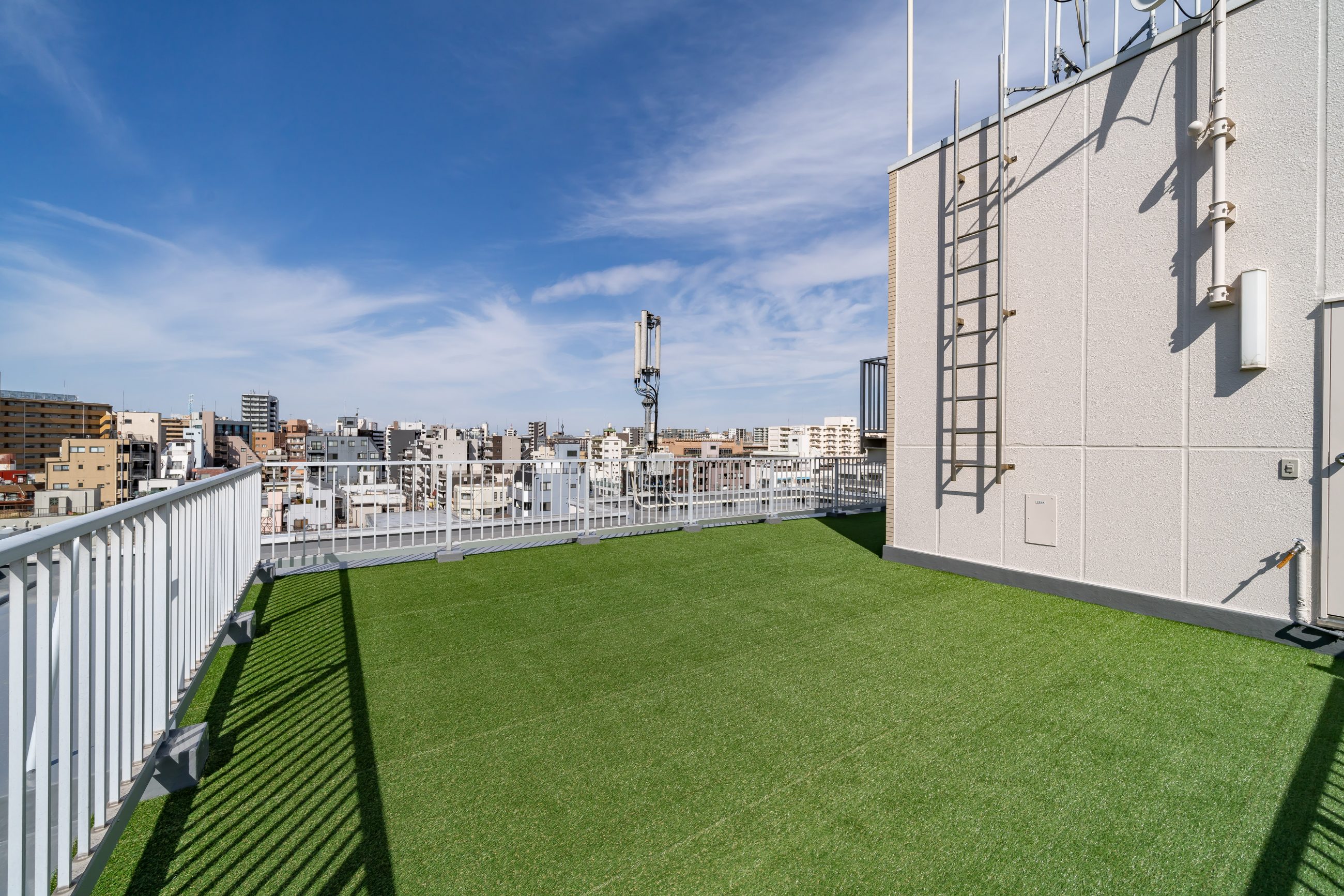 王子 顔認証機能付きオートロック導入のエントランスリノベーション 【北区 築31年 RCマンション 賃貸】eims（エイムズ） - eims (エイムズ)