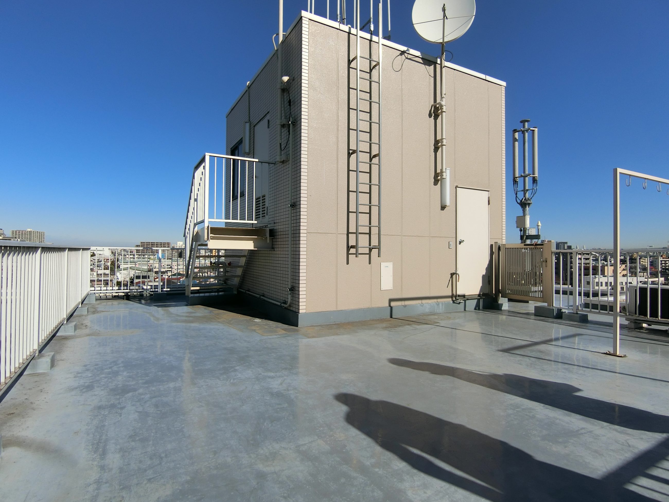 王子 顔認証機能付きオートロック導入のエントランスリノベーション 【北区 築31年 RCマンション 賃貸】eims（エイムズ） - eims (エイムズ)