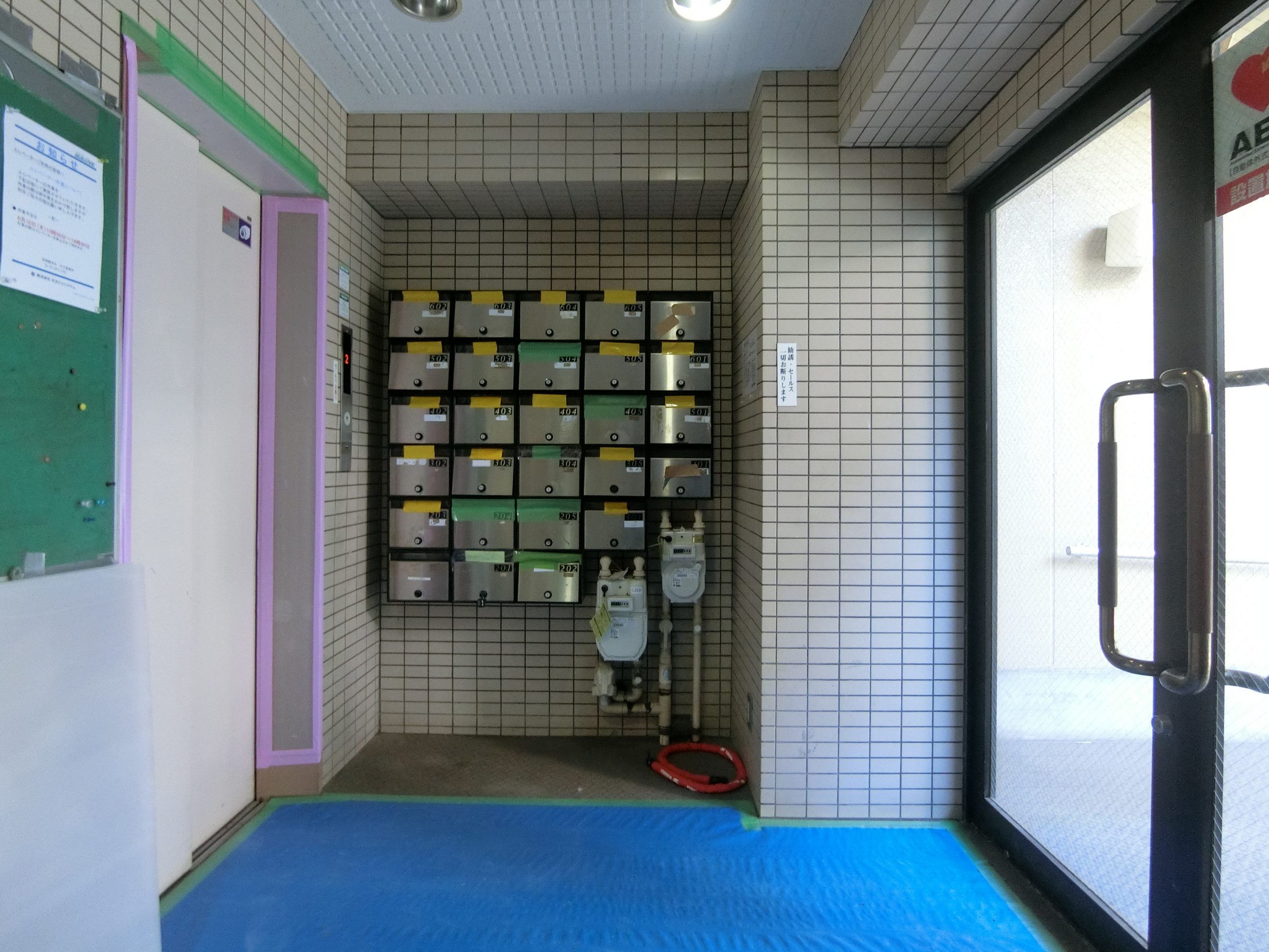 王子 顔認証機能付きオートロック導入のエントランスリノベーション 【北区 築31年 RCマンション 賃貸】eims（エイムズ） - eims (エイムズ)