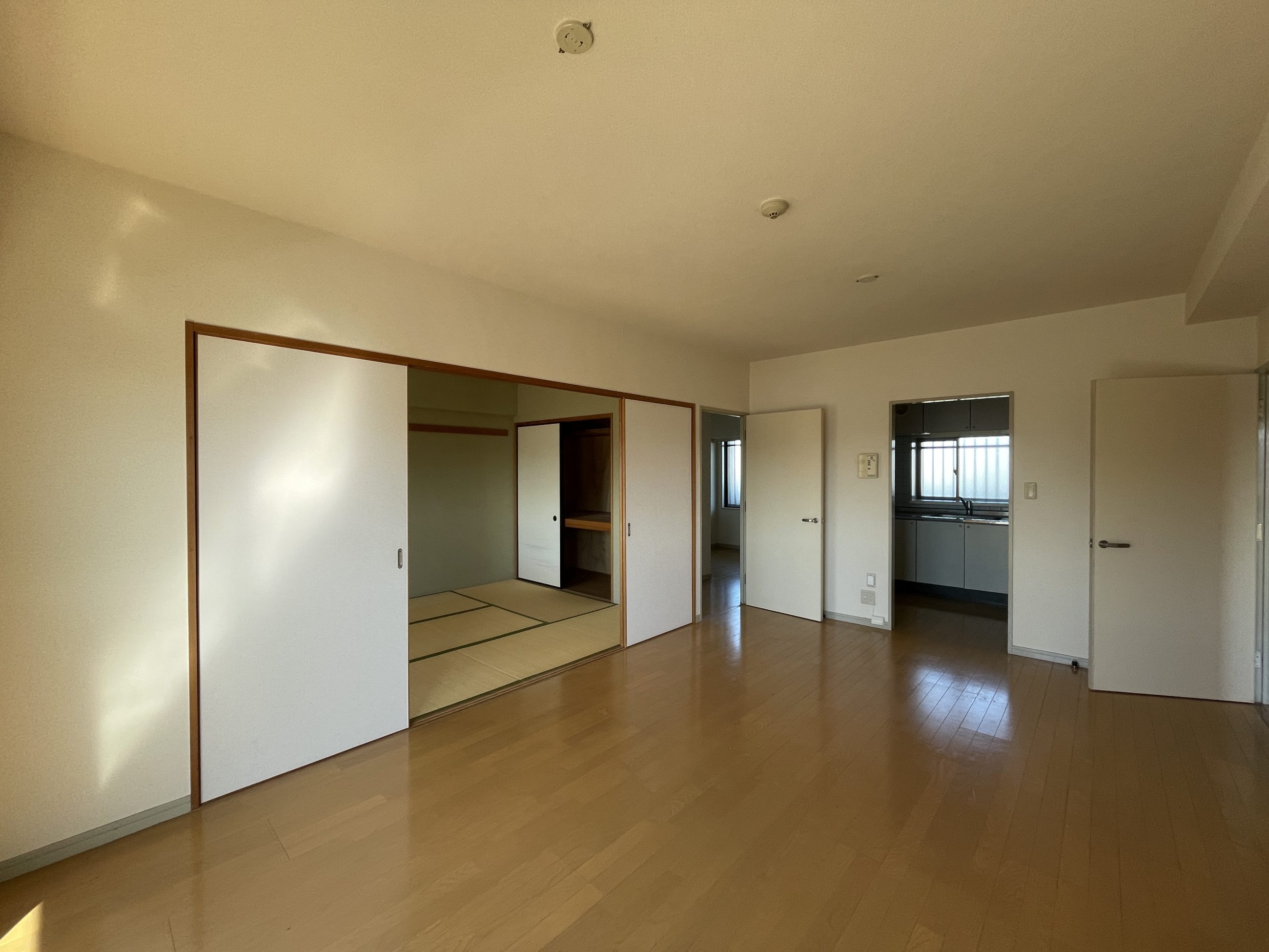 北赤羽 築24年マンション3LDKを既存を生かしつつも、床材、ユニットバス、キッチンを新設し、コストを抑えてリノベーション【北区 築24年 3LDKマンション リノベーション事例】eims ...