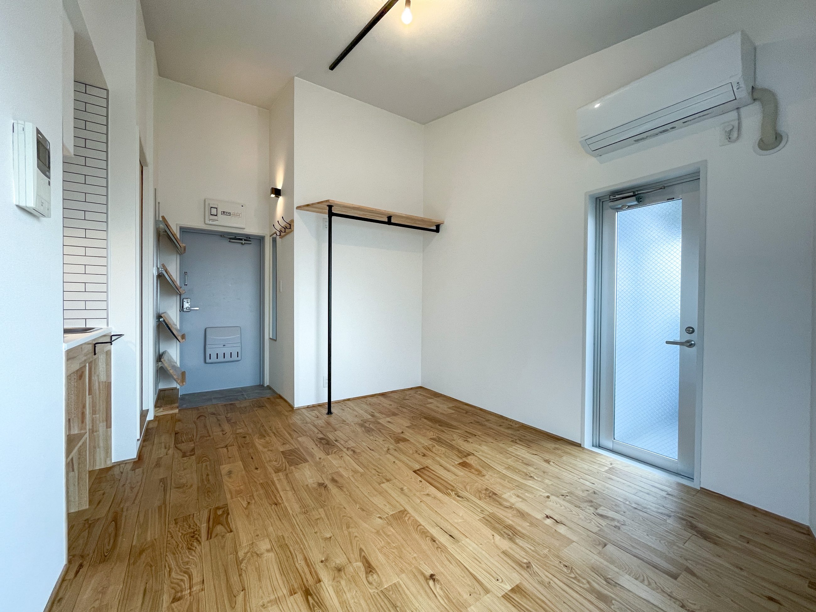 聖蹟桜ヶ丘 極狭3点UBの1Rを黒い小物をアクセントにした空間にフルリノベ【多摩市 築34年 RC 1R 賃貸】eims（エイムズ） - eims (エイムズ)