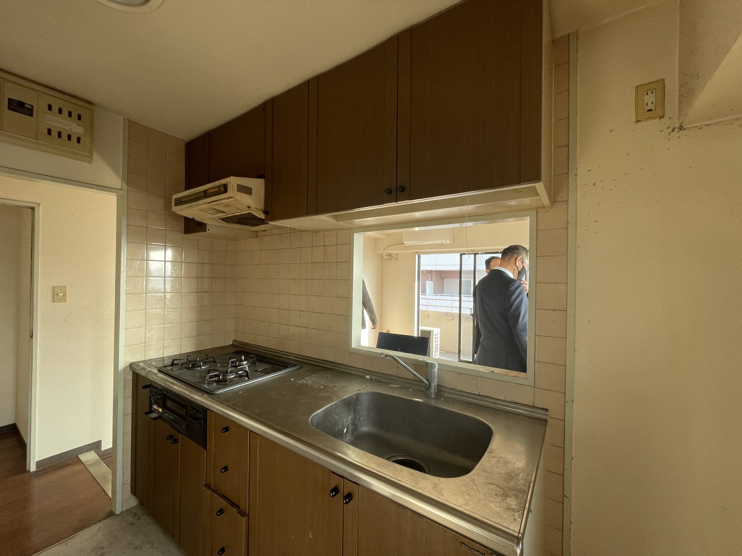 谷在家 築33年 3LDKタイプを開放感のある2LDK、ペニンシュラキッチン、造作洗面にフルリノベーション【足立区 築33年2LDK リノベーション事例】eimsエイムズ - eims (エイムズ)