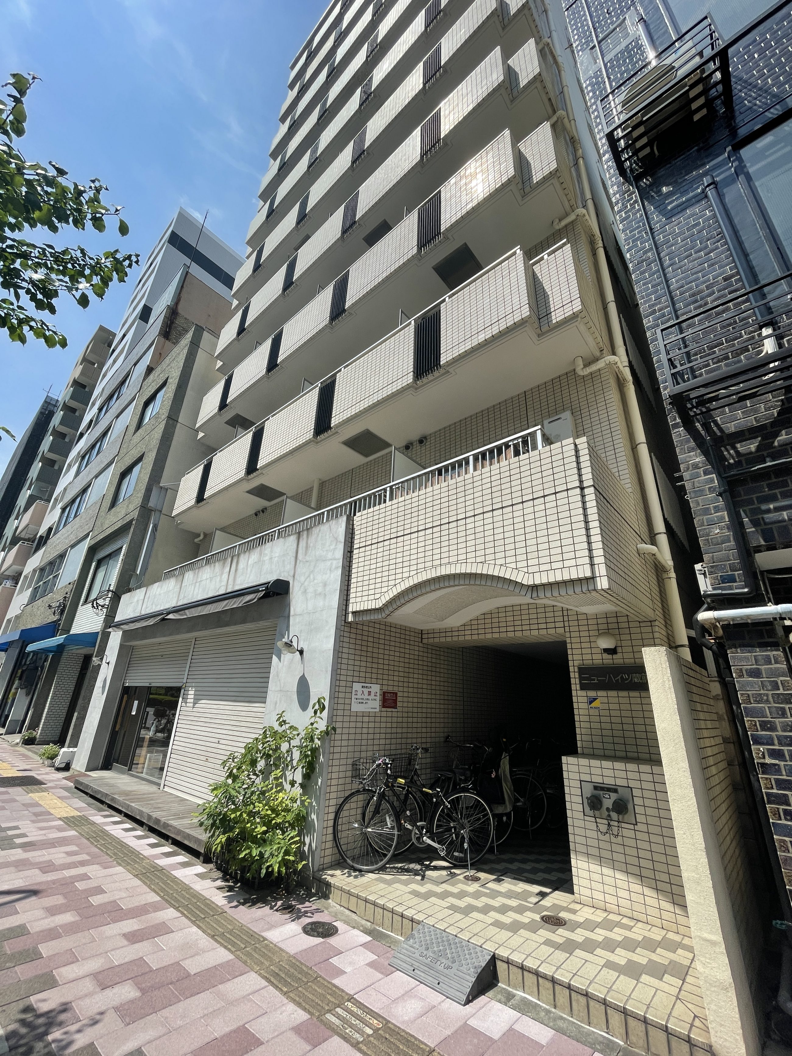 蔵前 外構とエントランスのフルリニューアルで印象を一新したフルリノベーション 【台東区 築37年 RCマンション 賃貸】eims（エイムズ） - eims (エイムズ)