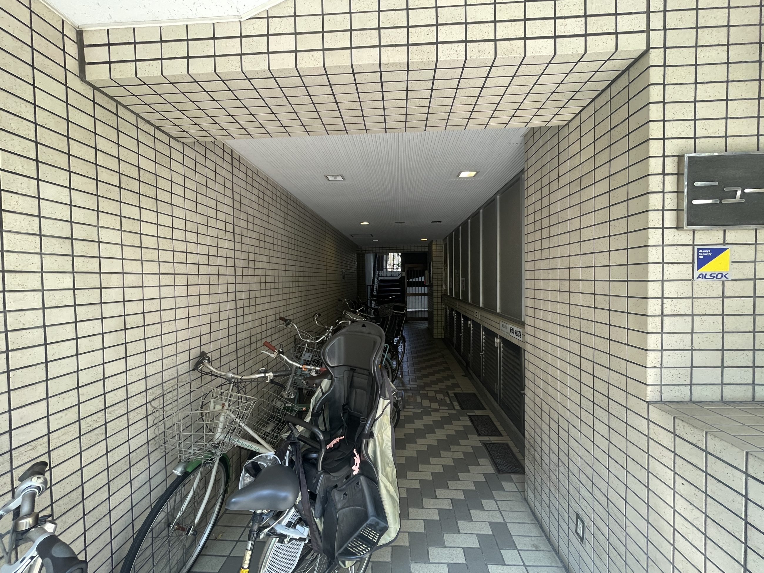 蔵前 外構とエントランスのフルリニューアルで印象を一新したフルリノベーション 【台東区 築37年 RCマンション 賃貸】eims（エイムズ） - eims (エイムズ)