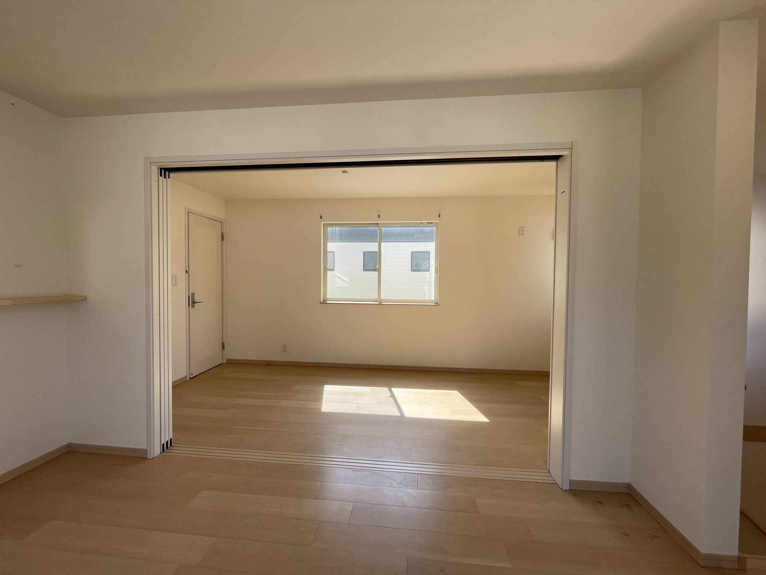 広尾 築12年 長屋タイプのメゾネット2LDKを開放感ペニンシュラキッチン、造作洗面にフルリノベーション【港区 戸建て2LDK リノベーション事例】eimsエイムズ - eims (エイムズ)