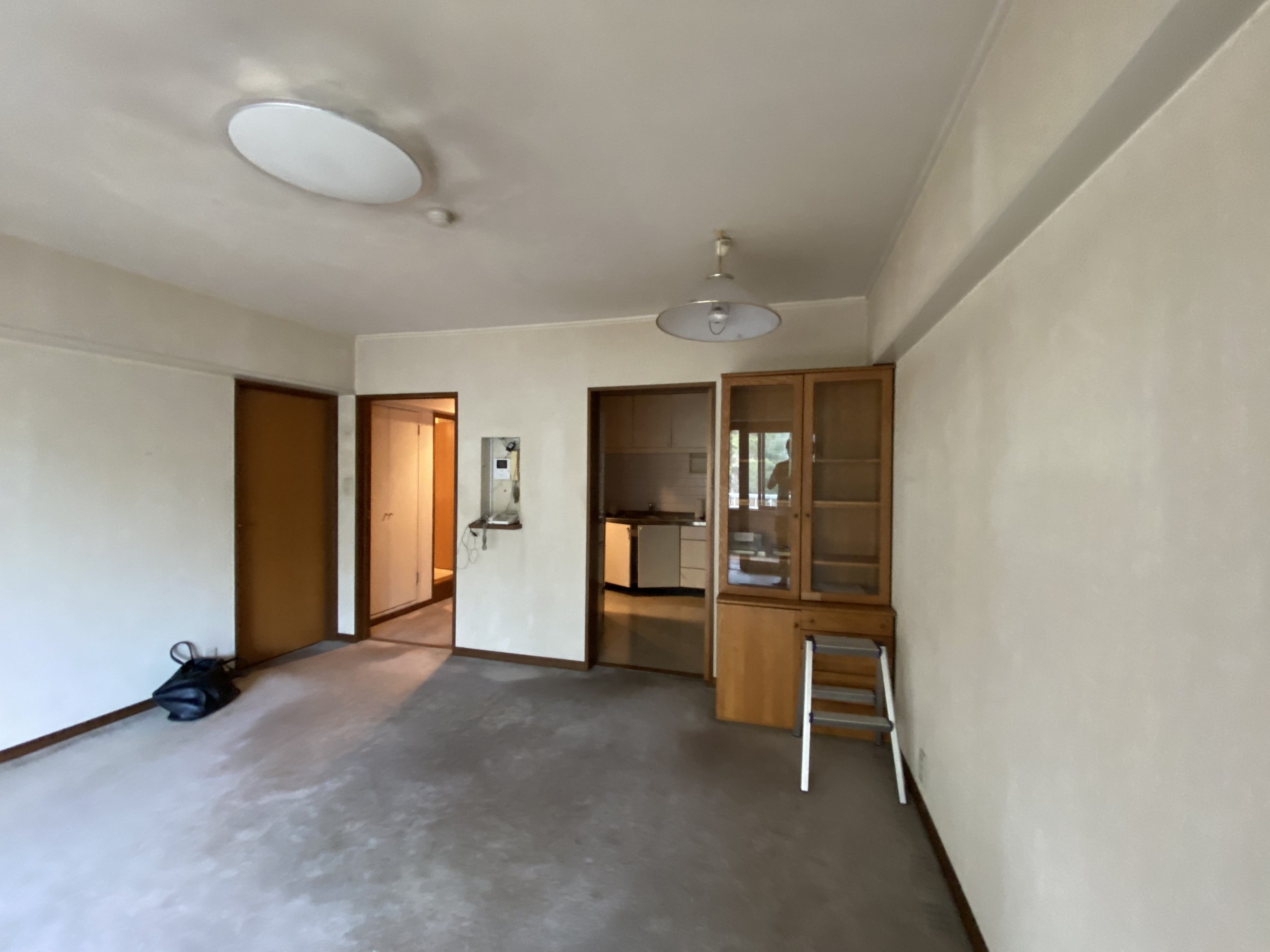 乃木坂 築60年の73m2の4DKをヘリンボーン床、クリア3枚引き戸、L字キッチンで人気の3LDKにフルリノベーション【港区 築60年 マンションリノベーション事例】eims（エイムズ ...