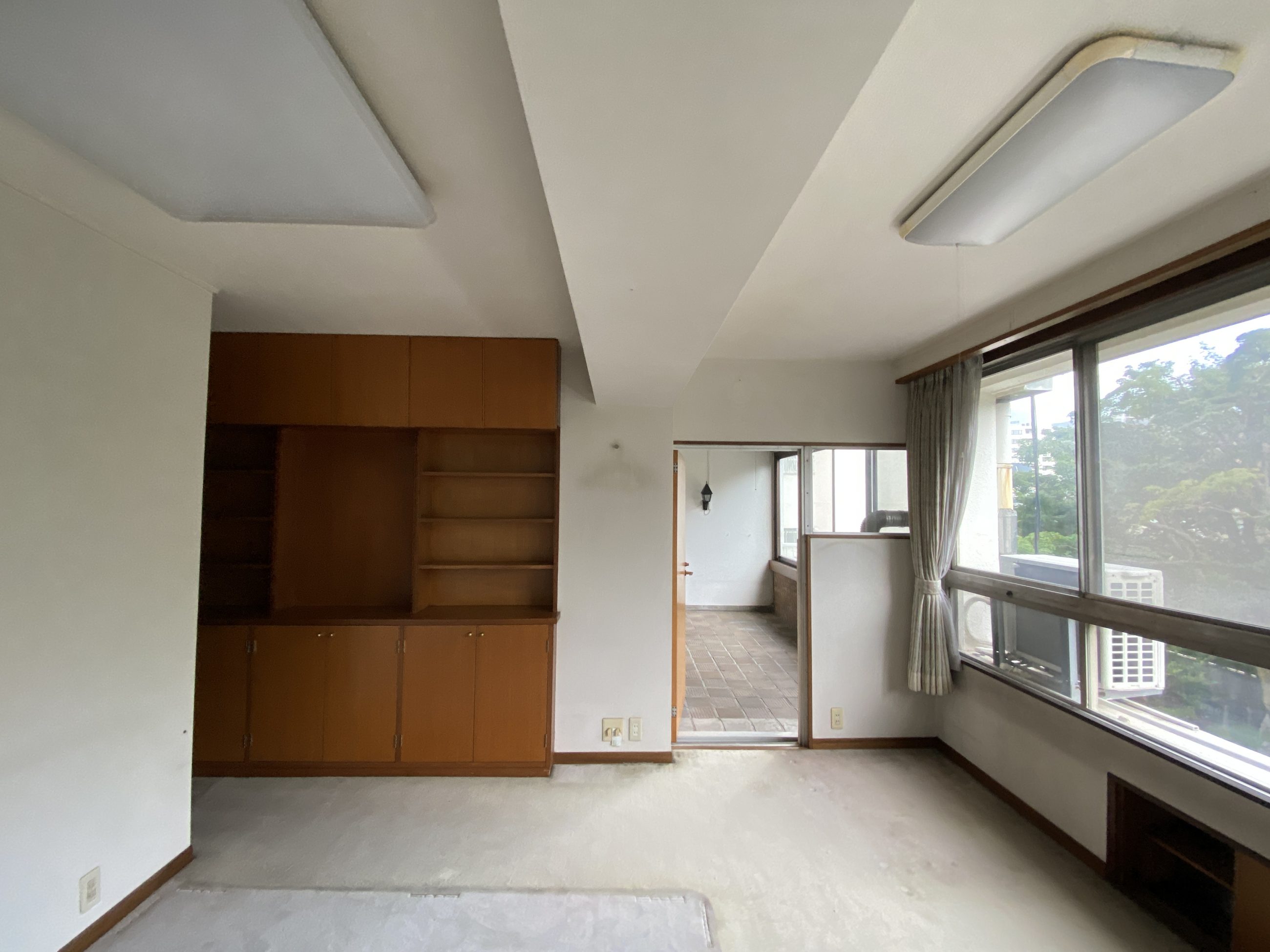 乃木坂 築60年の73m2の4DKをヘリンボーン床、クリア3枚引き戸、L字キッチンで人気の3LDKにフルリノベーション【港区 築60年 マンションリノベーション事例】eims（エイムズ ...