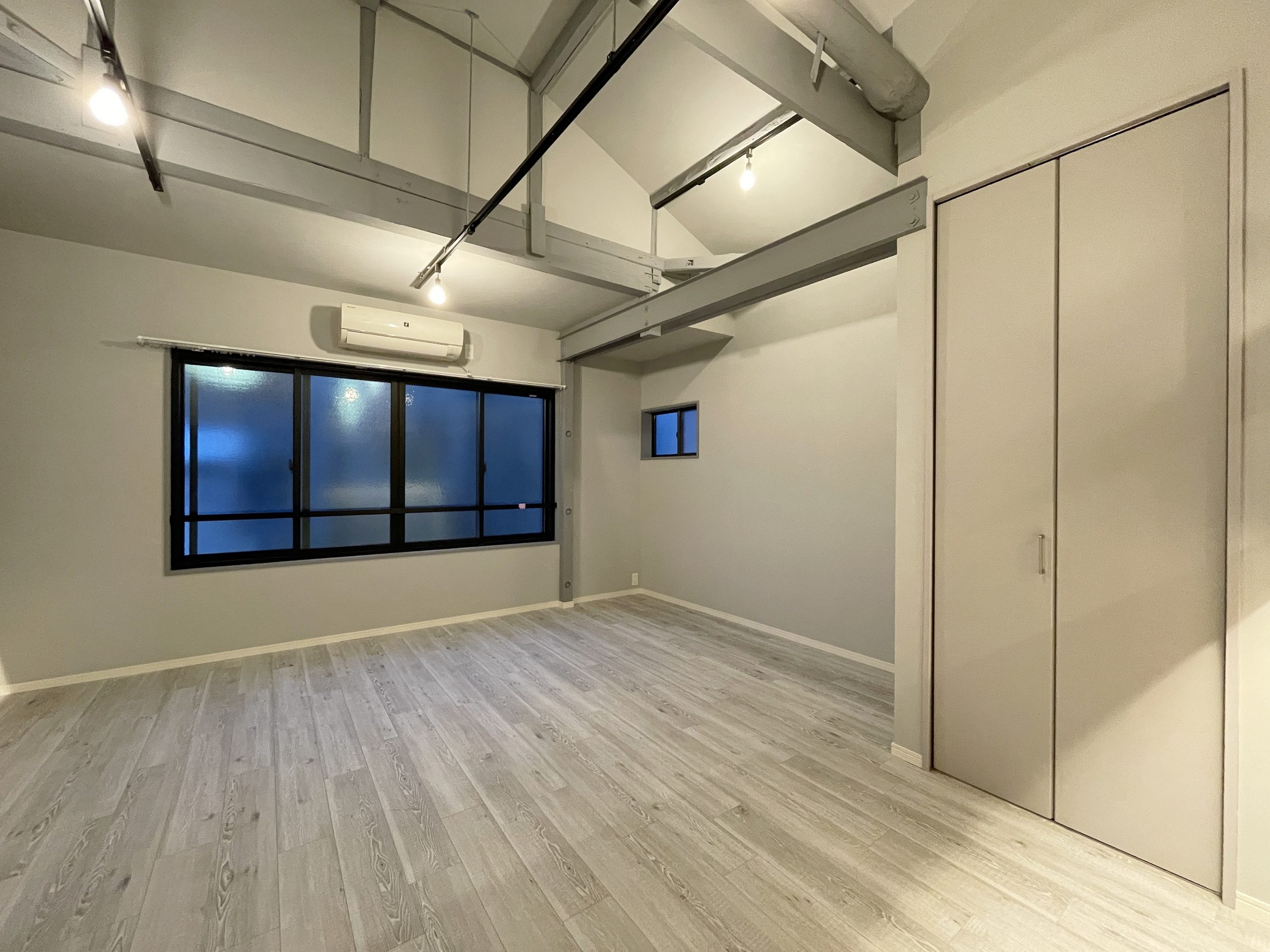 池袋 築40年強の2LDK木造戸建てをモダンデザイン＋躯体表しにより開放感のある2LDKにフルリノベーション【池袋 木造戸建て 2LDK 62m2賃貸】eims（エイムズ - eims (エイムズ)