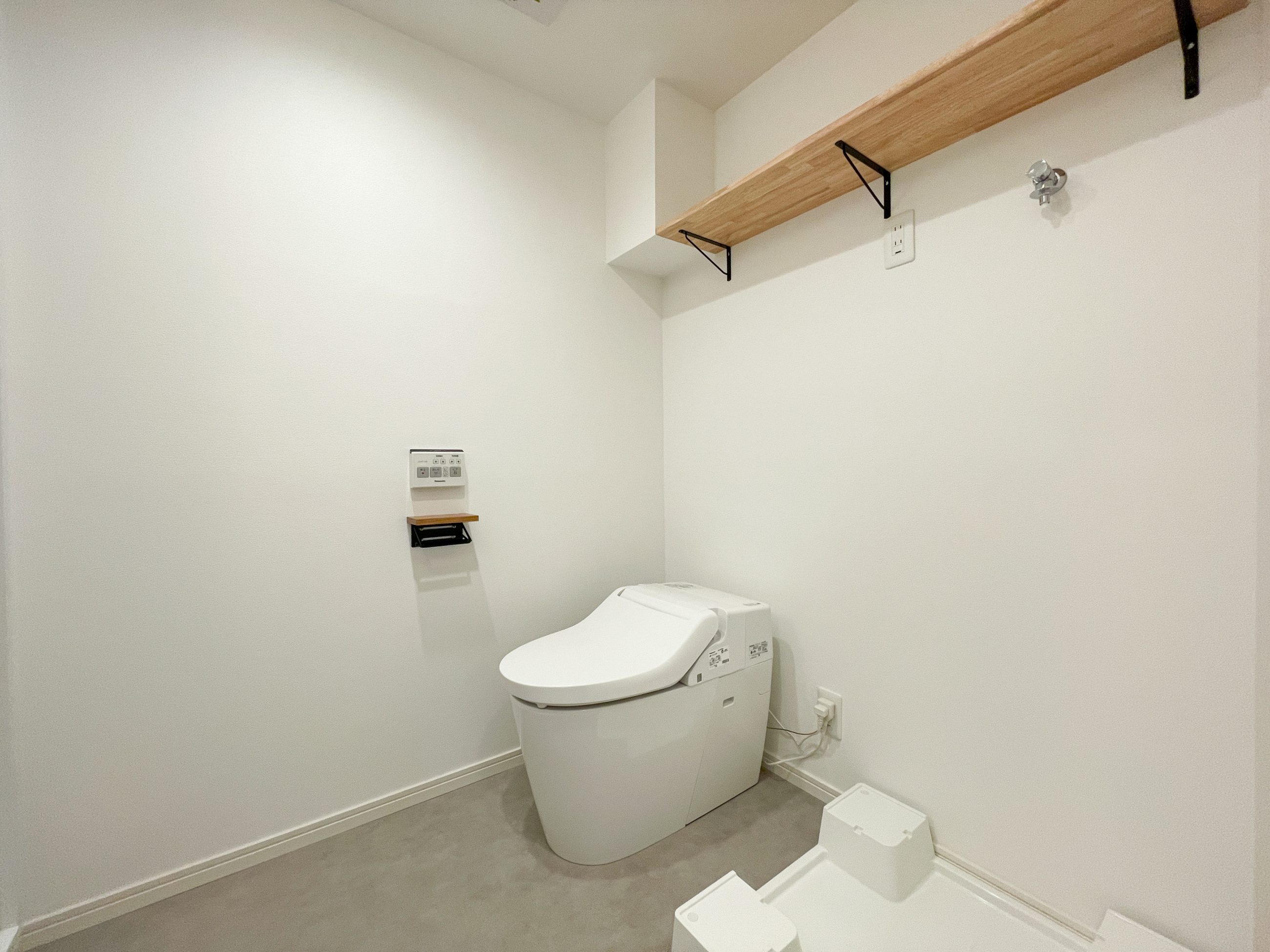 西新宿 築39年の3点UBタイプの1Rマンションをシャワーユニット、造作洗面、独立トイレ、造作キッチンにフルリノベーション【新宿区 築39年 1Rマンション リノベーション事例】eims ...