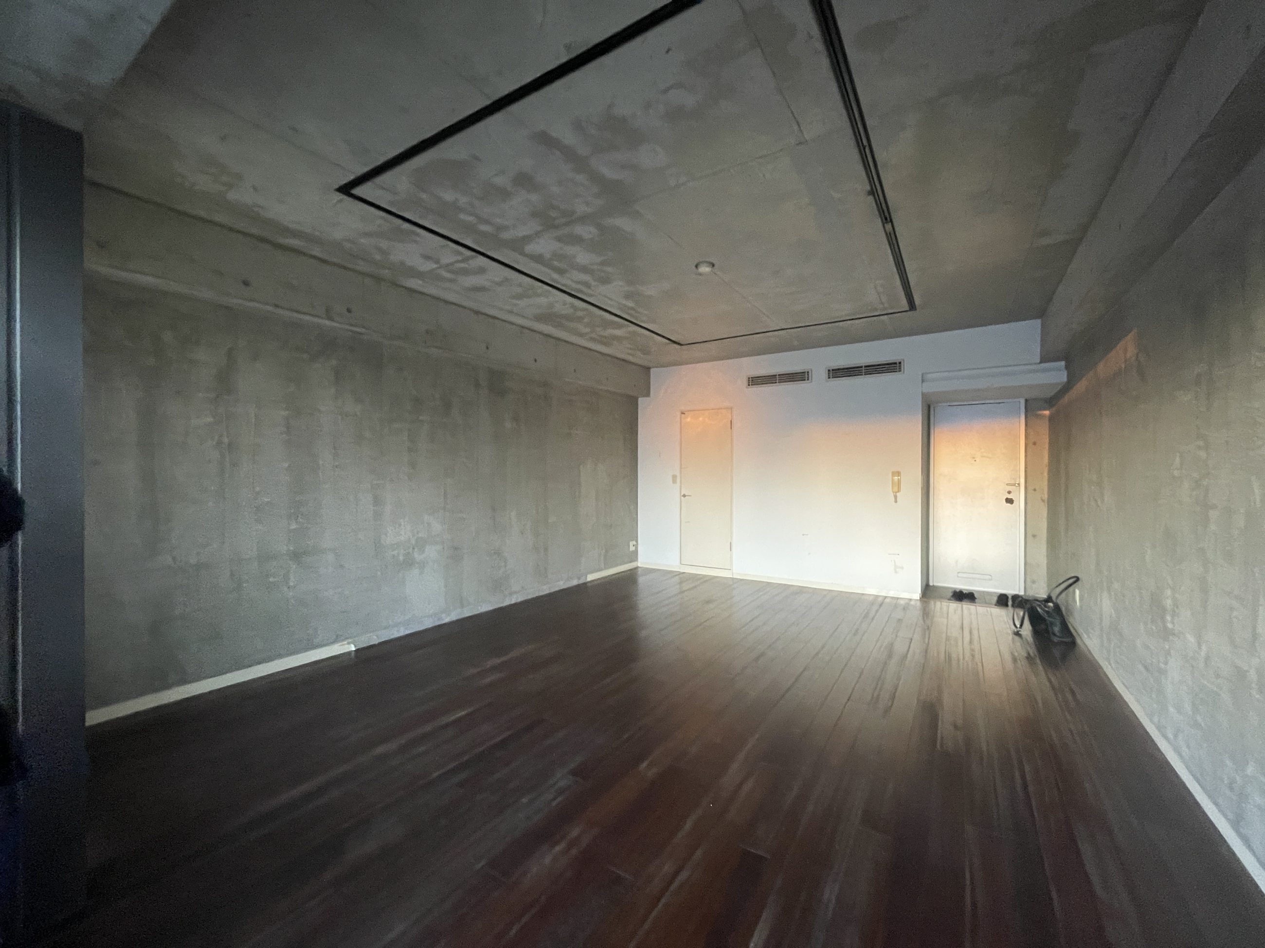 神宮前 無駄を削ぎ落したコンクリ、ブラックに統一したホテルライクな水回りリノベで大幅賃料アップを実現【表参道 RC 1R 40m2】eims（エイムズ - eims (エイムズ)