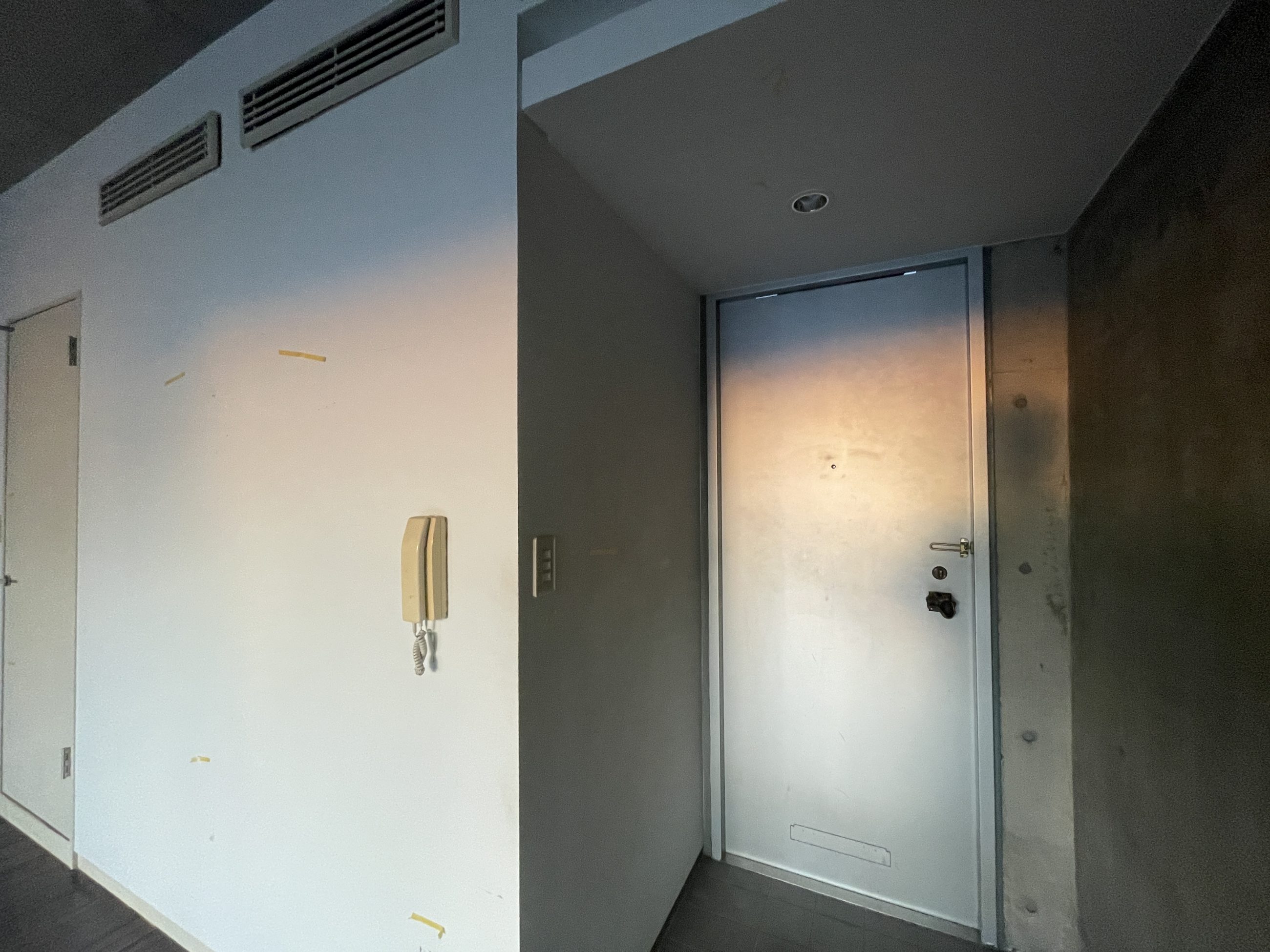 神宮前 無駄を削ぎ落したコンクリ、ブラックに統一したホテルライクな水回りリノベで大幅賃料アップを実現【表参道 RC 1R 40m2】eims（エイムズ - eims (エイムズ)